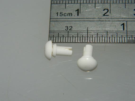 50 x Nylon Rivets Clic Push Fit Rivets 3mm Diameter 3-4mm Grip White D5