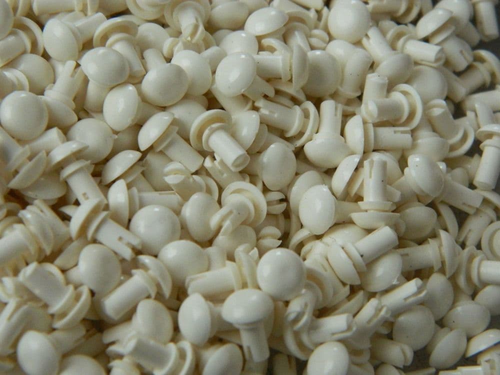50 x Nylon Rivets Clic Push Fit Rivets 3mm Diameter 3-4mm Grip White D5