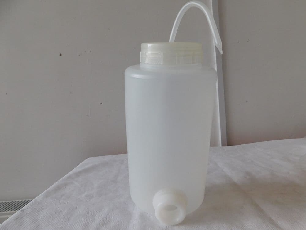 Aircraft 2 Litre Oil Bottle Complete With Drain Tap D5B