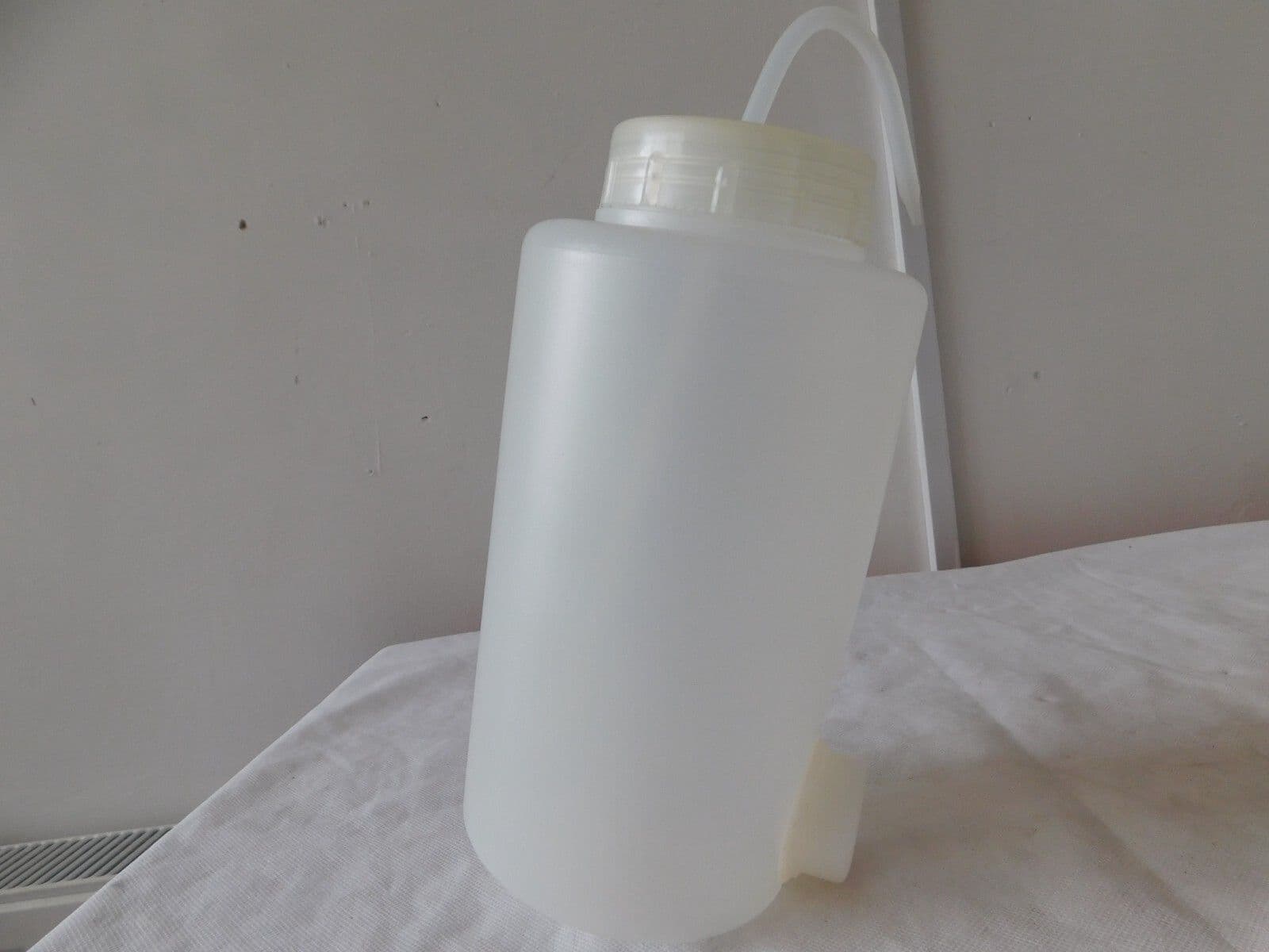Aircraft 2 Litre Oil Bottle Complete With Drain Tap D5B