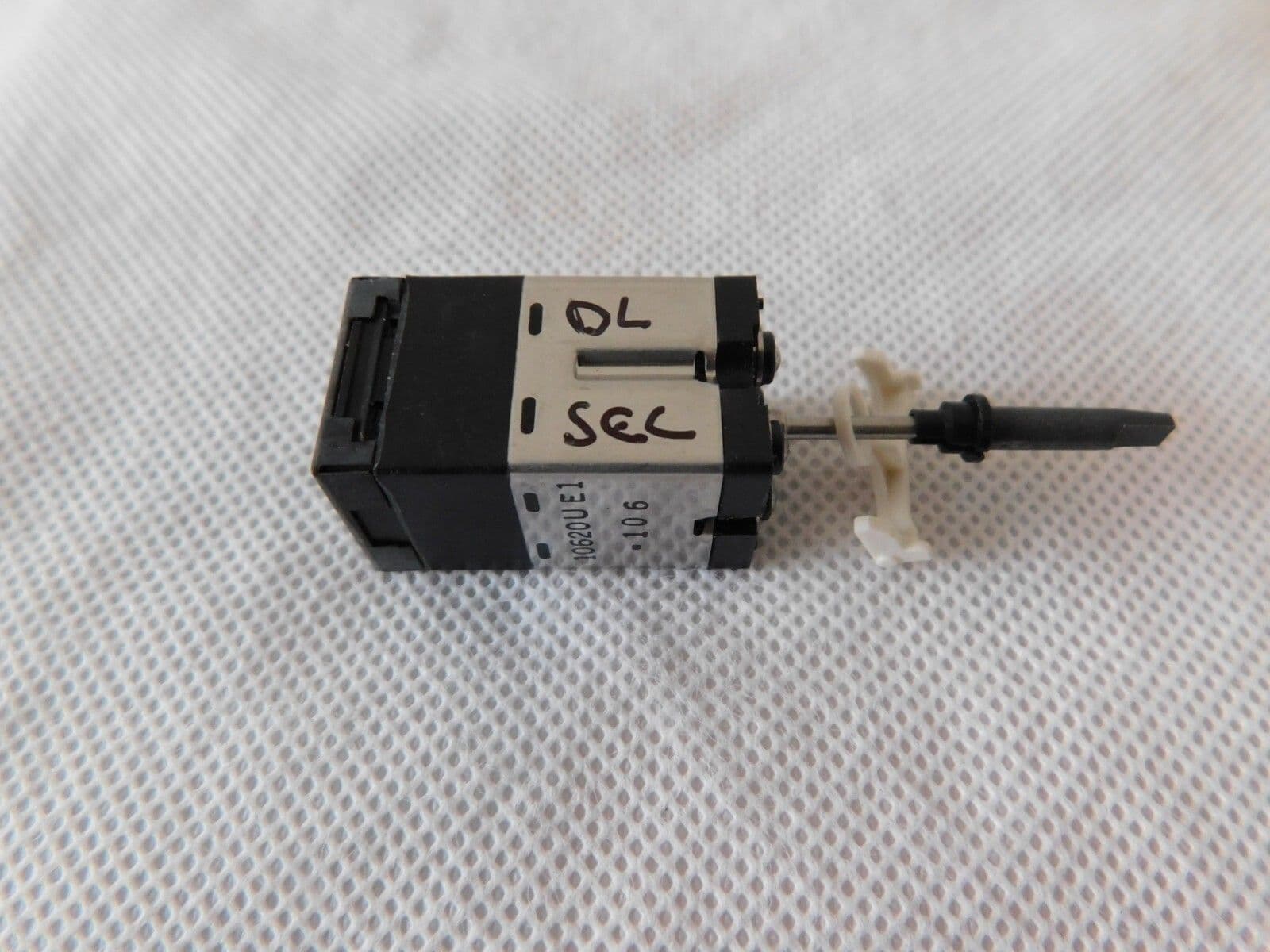 Aircraft DL SEL Push Button Switch Part No MFR 08719 D6B