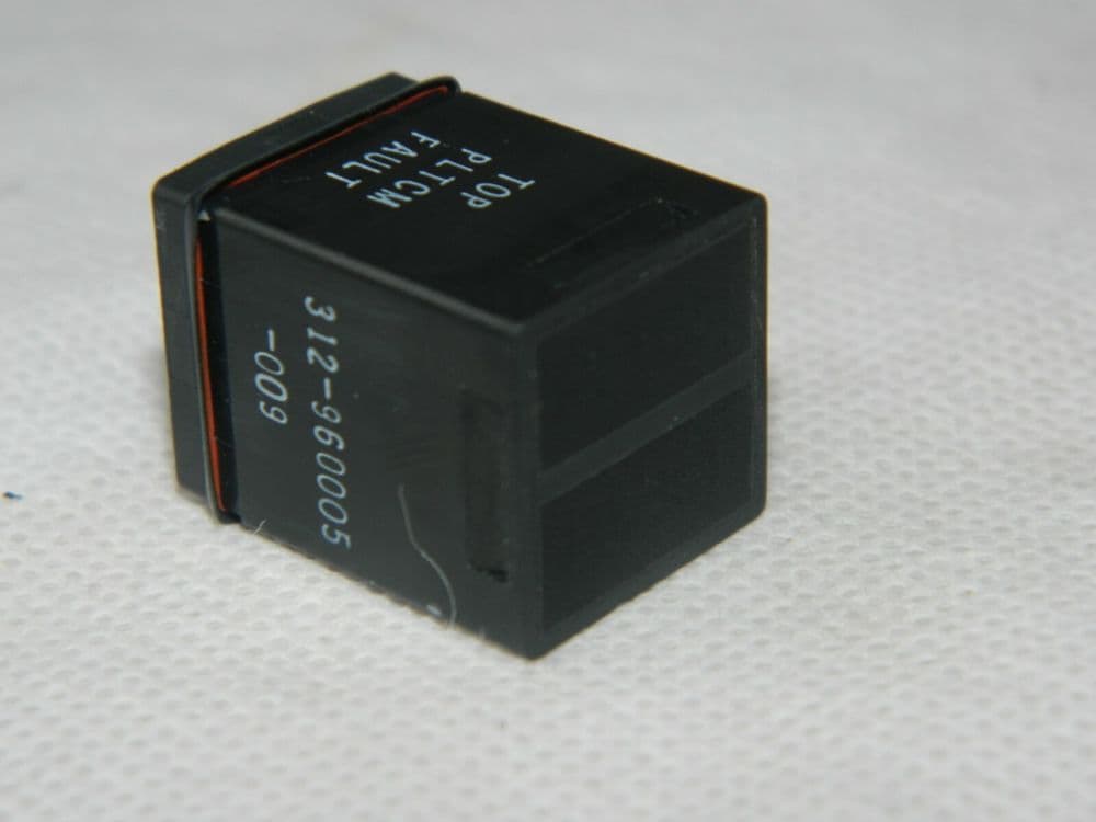 Aircraft Light Lens Indicator Shows PLTCM/FAULT with Bulbs 1R9D