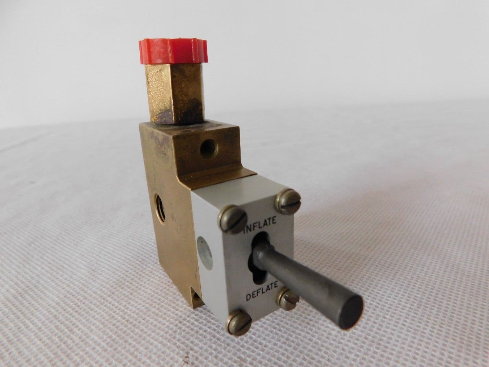 Aircraft Nitrogen Tyre Inflate/Deflate Control Valve D4C