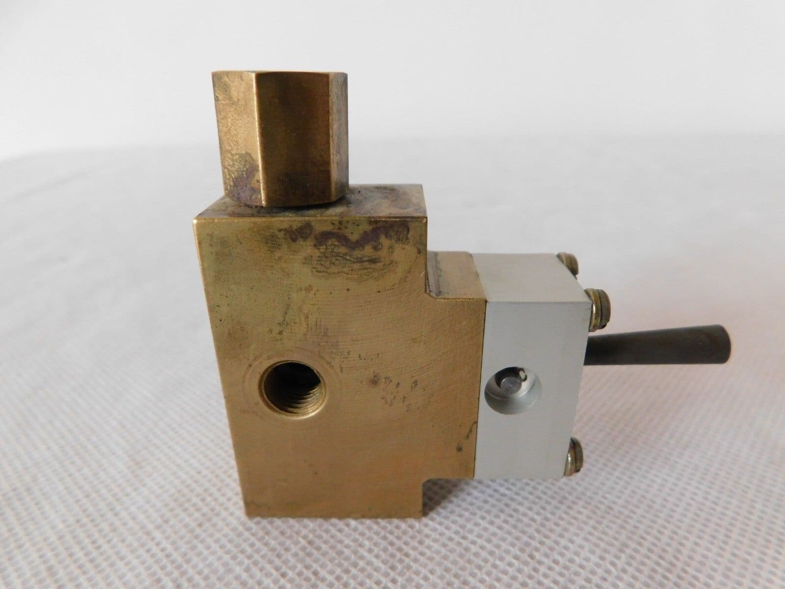 Aircraft Nitrogen Tyre Inflate/Deflate Control Valve D4C