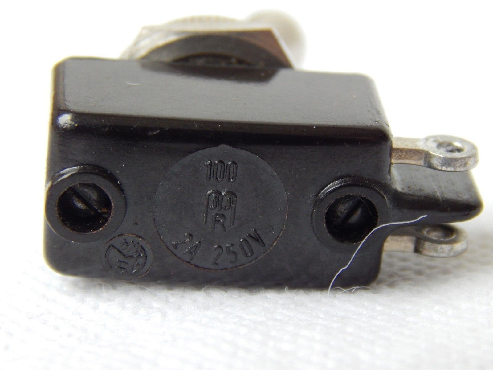 Aircraft Toggle Switch 2 Amp Single Pole 2 Position 1R10C