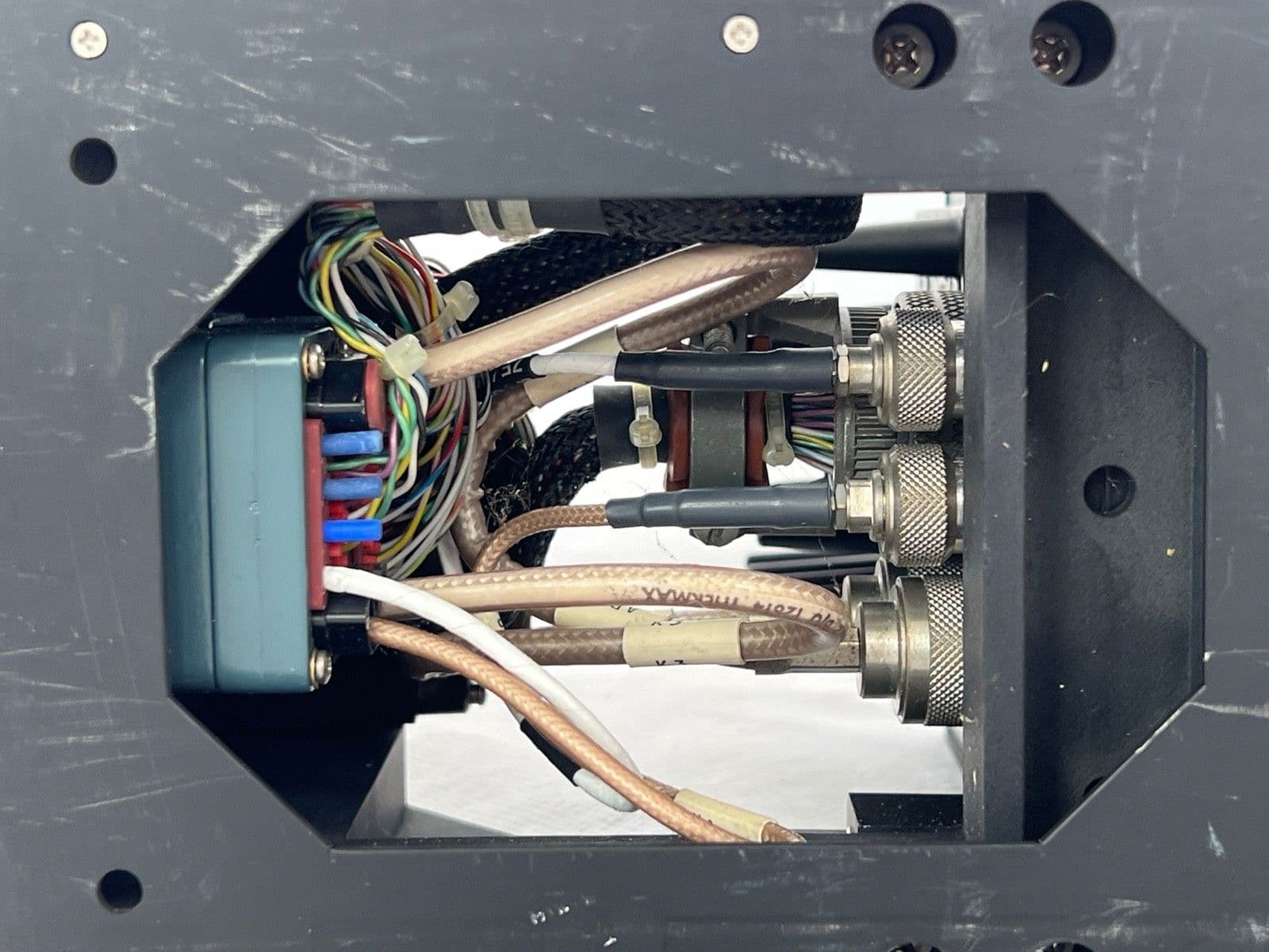 Aircraft VHF Rhode & Schwarz Transmitter Receiver In Mounting Tray D6E