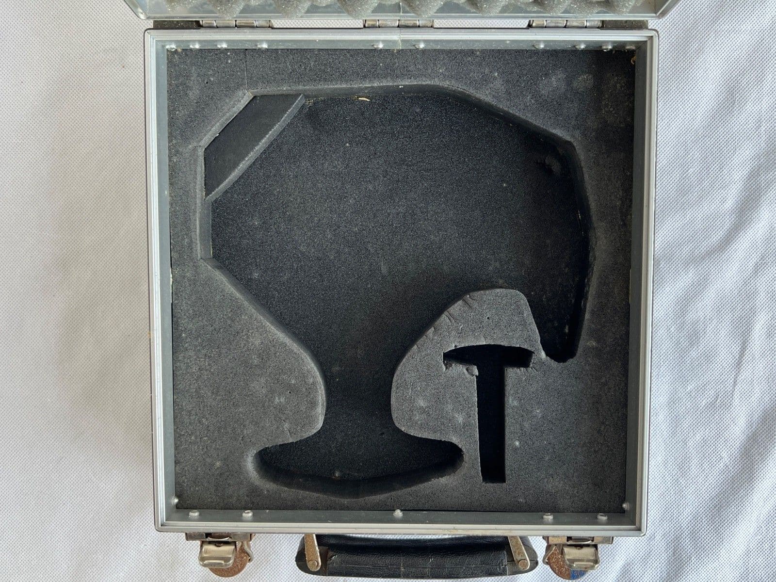 Ex RAF Aluminium Storage Case With Removable Foam Inside GR5B