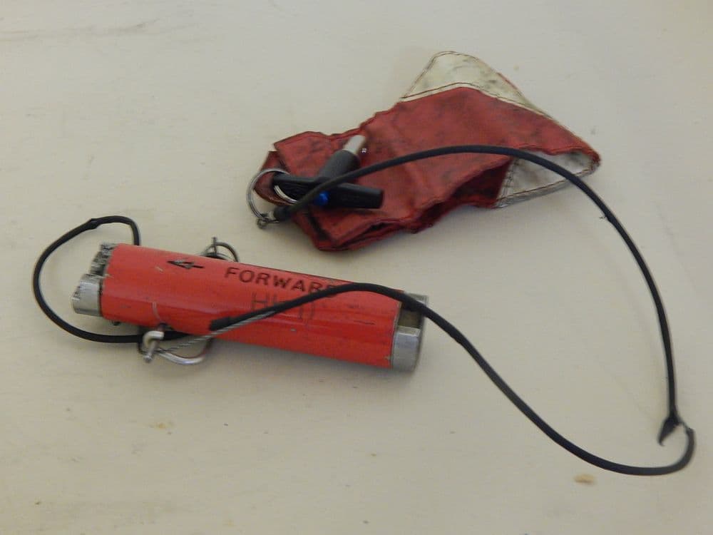 Hawk Aircraft Rat Gag Clamp With Quick Release Pin And Flag 1R7D