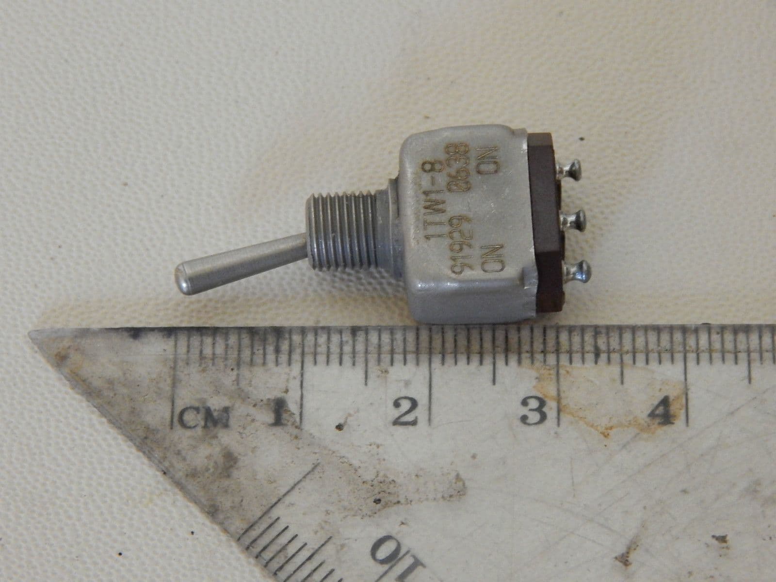 Honeywell Momentary Action Miniature Aircraft Toggle Switch 1TW1-8 1R10D