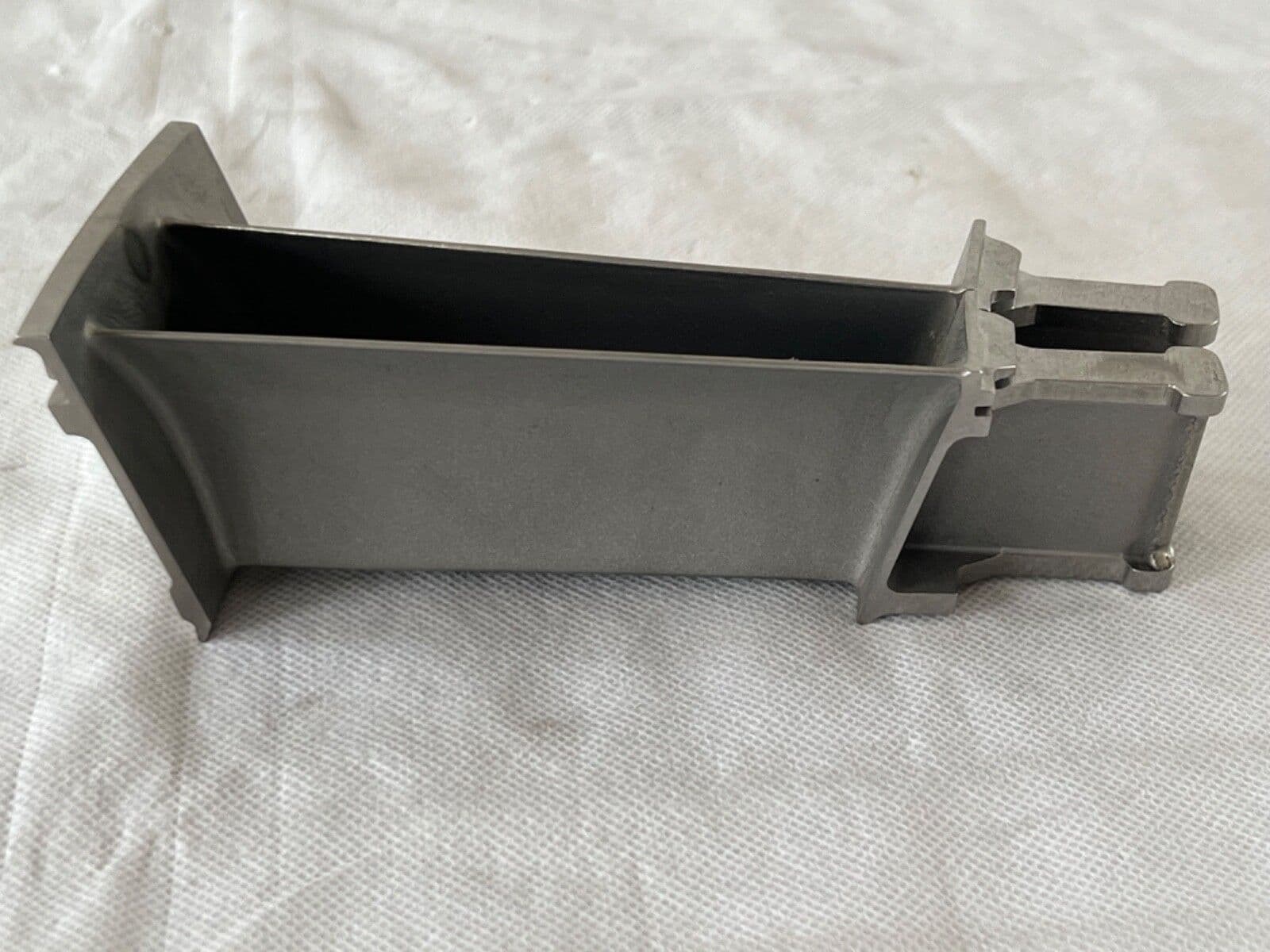 Rolls Royce Jet Engine Stator Blade BR3199Y 17 5 x 8 x 7cm PL53