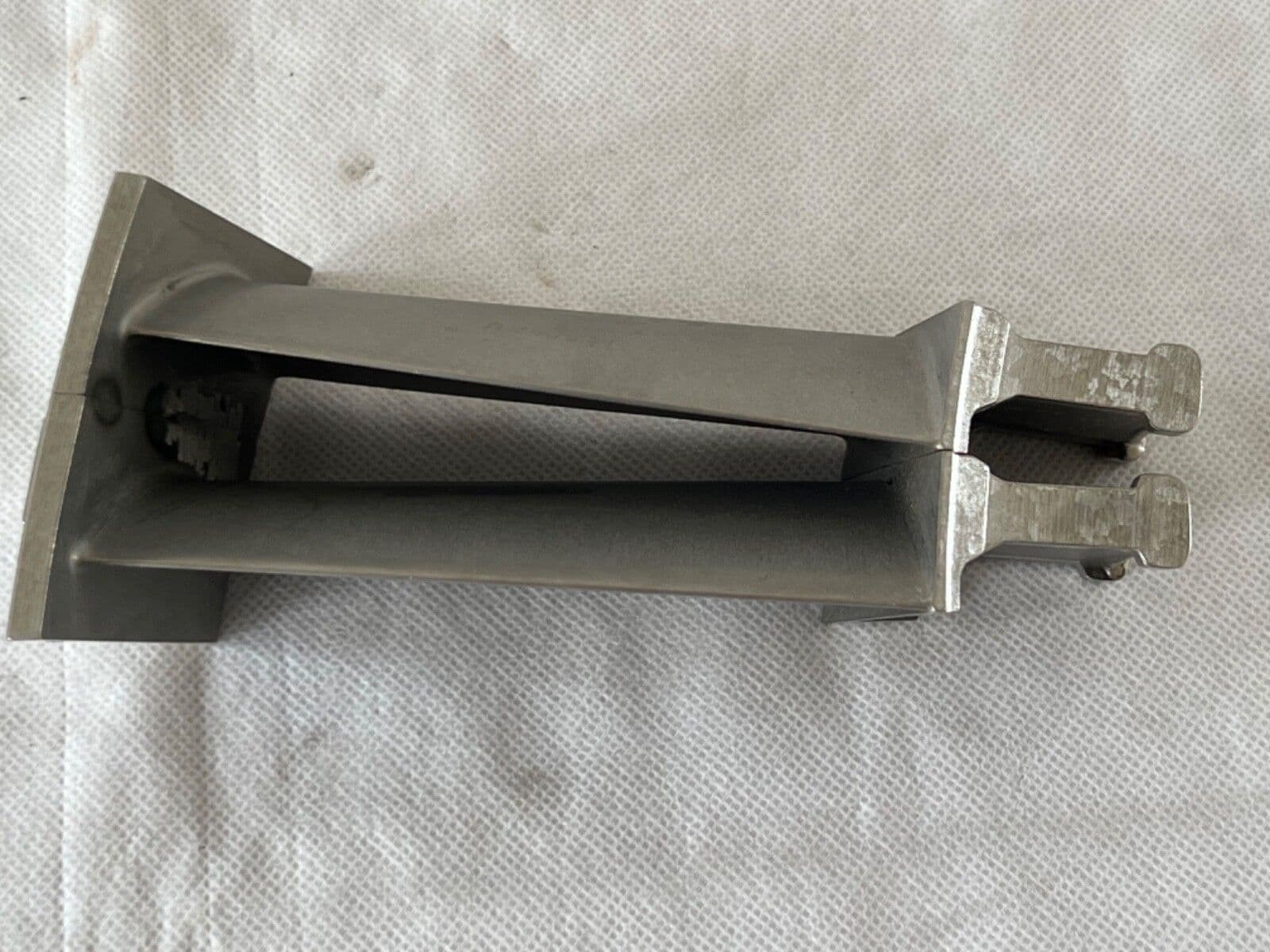 Rolls Royce Jet Engine Stator Blade BR3199Y 17 5 x 8 x 7cm PL53