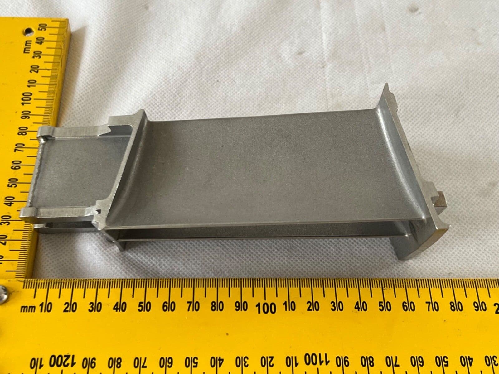 Rolls Royce Jet Engine Stator Blade BR3199Y 17 5 x 8 x 7cm PL53