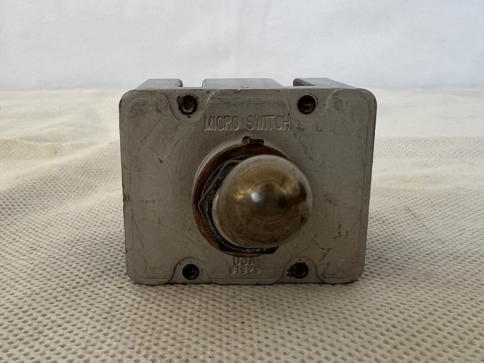 Tornado Aircraft Locking Toggle Switch 4 Pole 2 Position MS27789-23D D5D