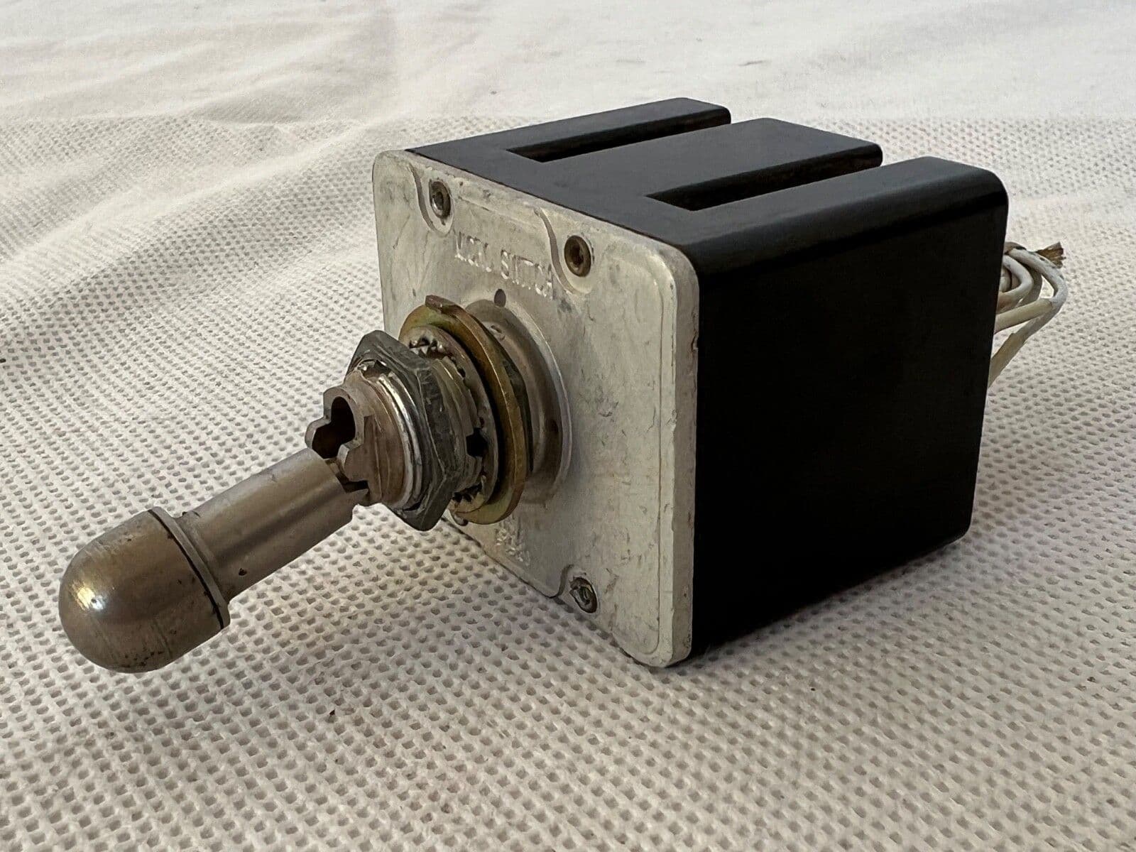 Tornado Aircraft Locking Toggle Switch 4 Pole 2 Position MS27789-23D D5D