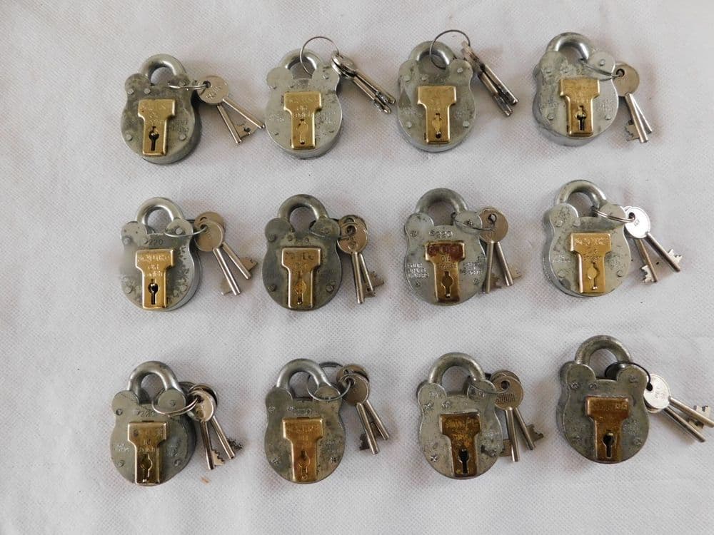 Vintage Army Squire 220 Padlock With 2 Keys Ferret Military Vehicle D8C