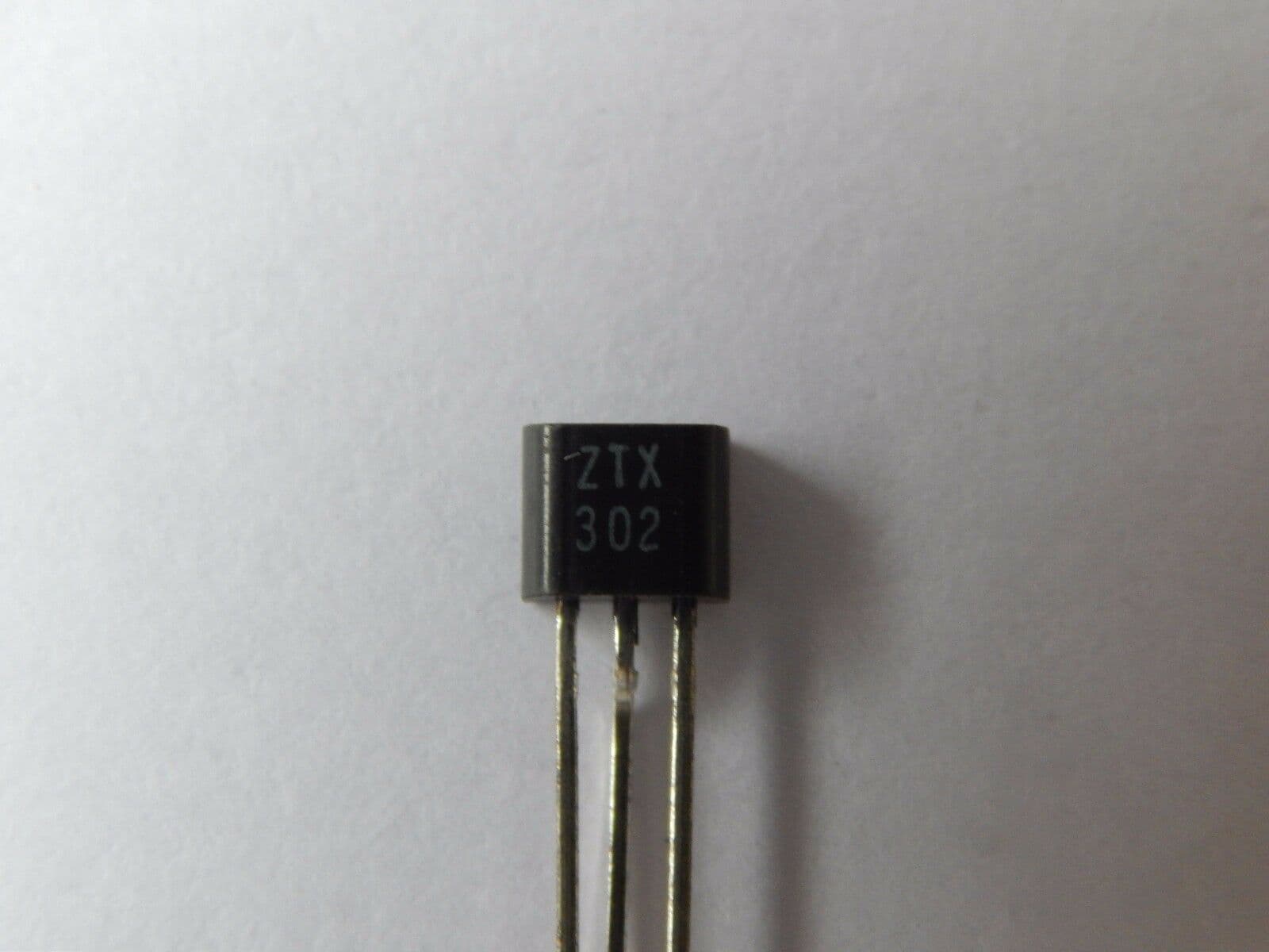 ZTX302 Zetex Silicon Transistor Bipolar NPN 0 5A 35V TO92 3R1D EC42