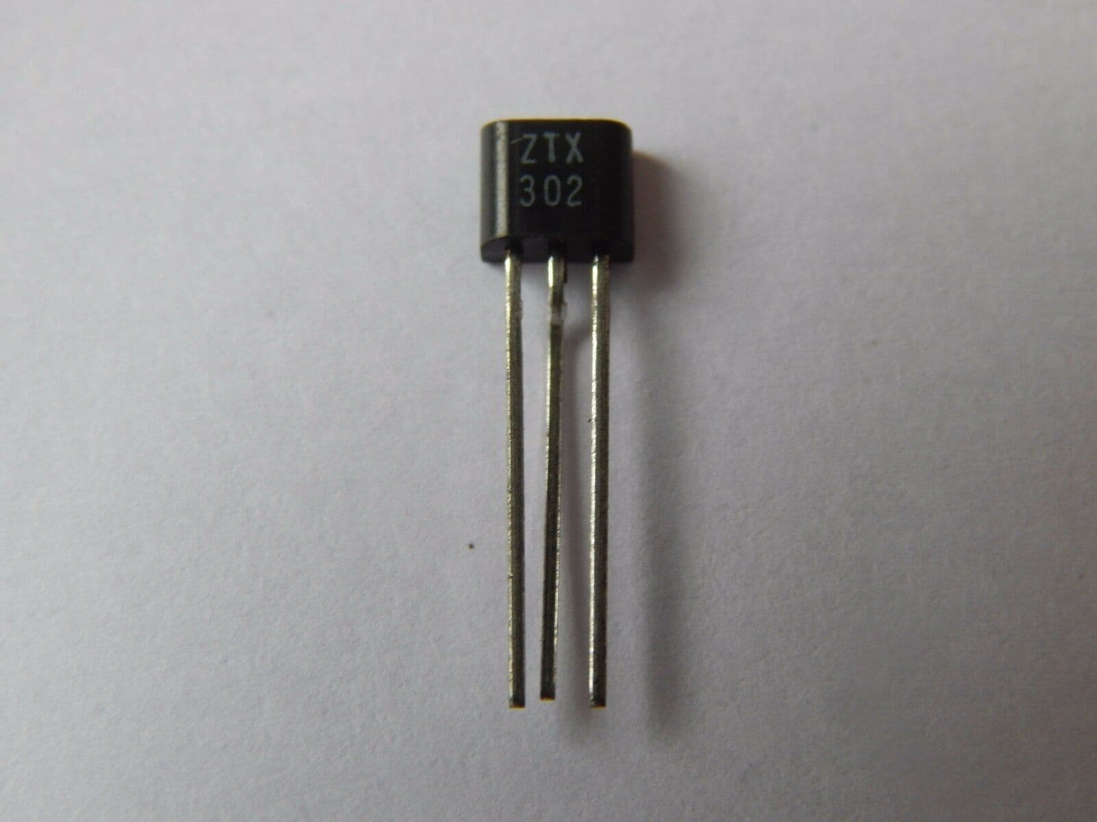 ZTX302 Zetex Silicon Transistor Bipolar NPN 0 5A 35V TO92 3R1D EC42