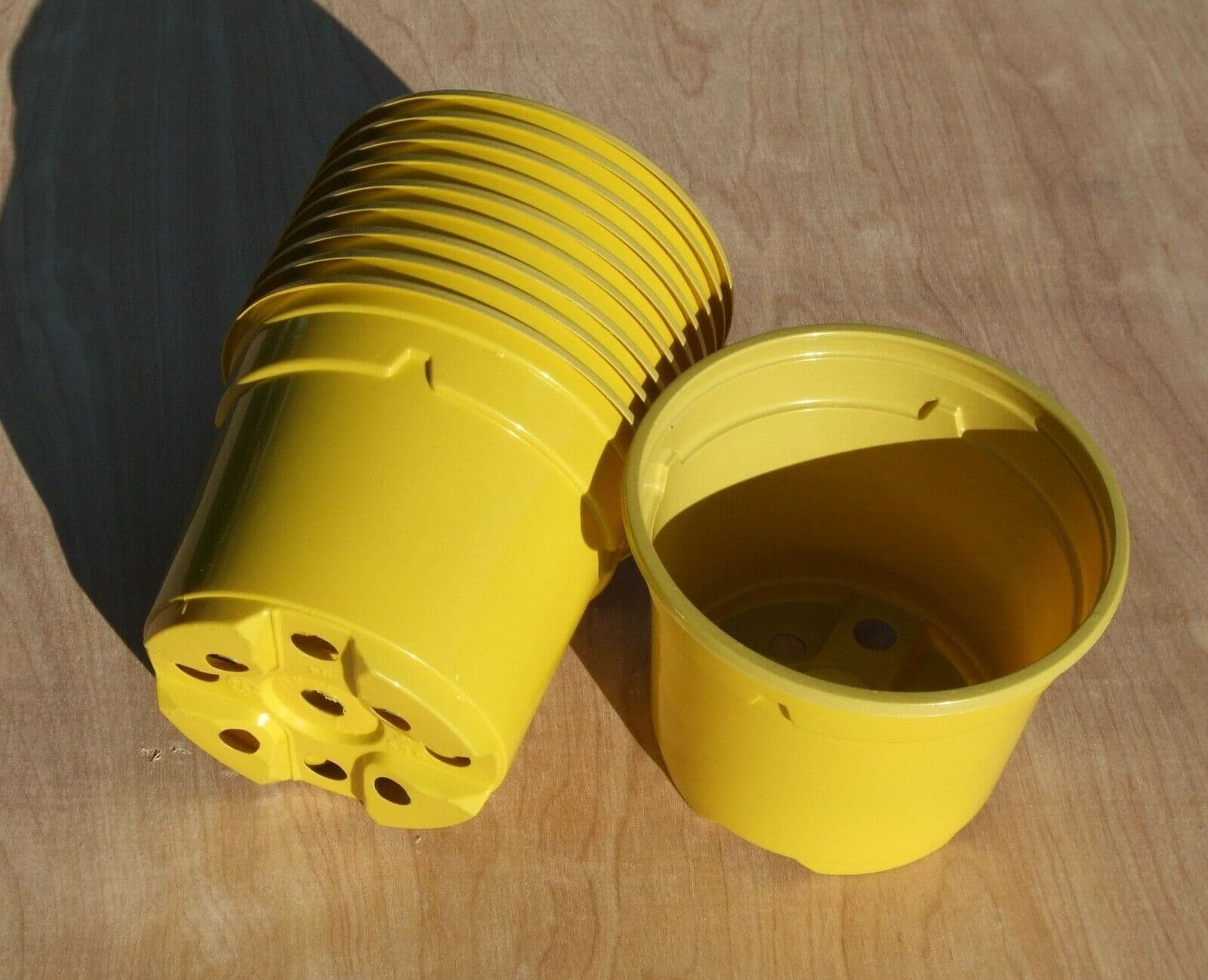 30 Small 9cm Round Coloured Plastic Plant Pots Choose Your Colour