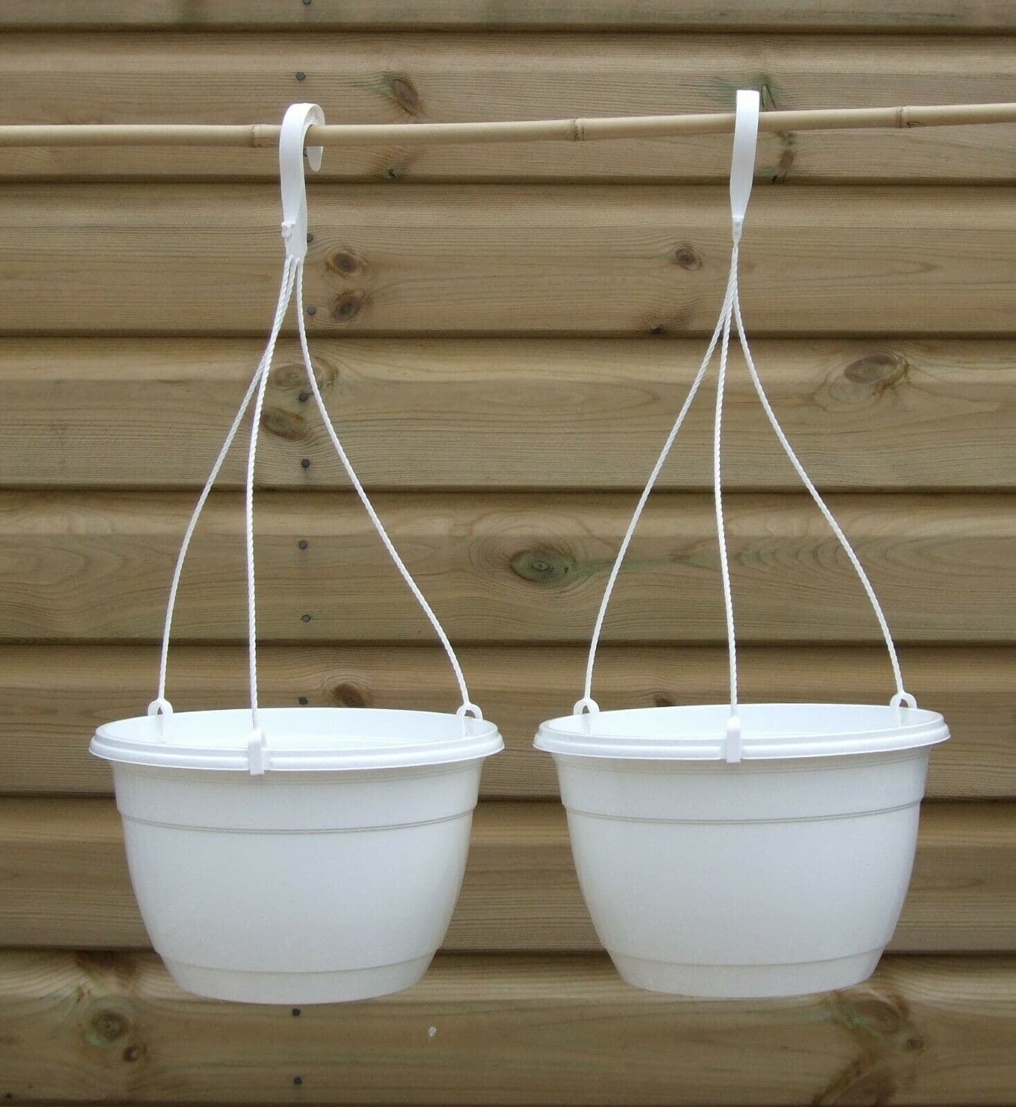 4 x White 27cm Hanging Baskets