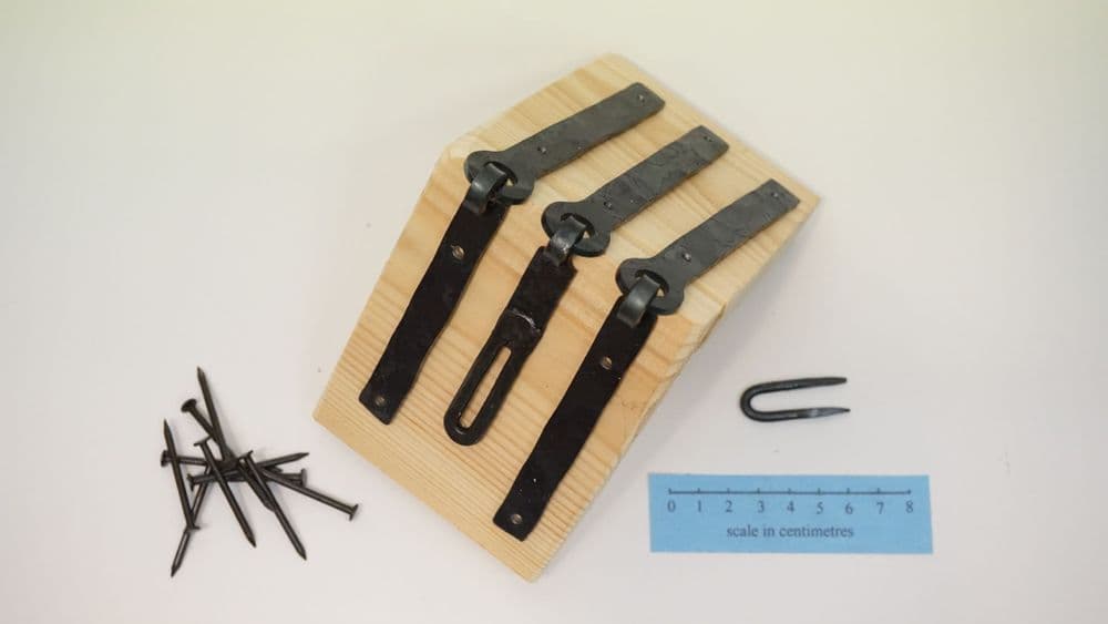 pre drilled roman to medieval small pair of hinges hasp staple 100mm ...