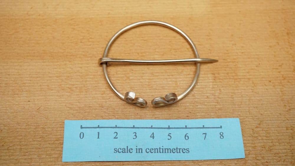 Roman Cambridge bronze penannular brooch fowler D