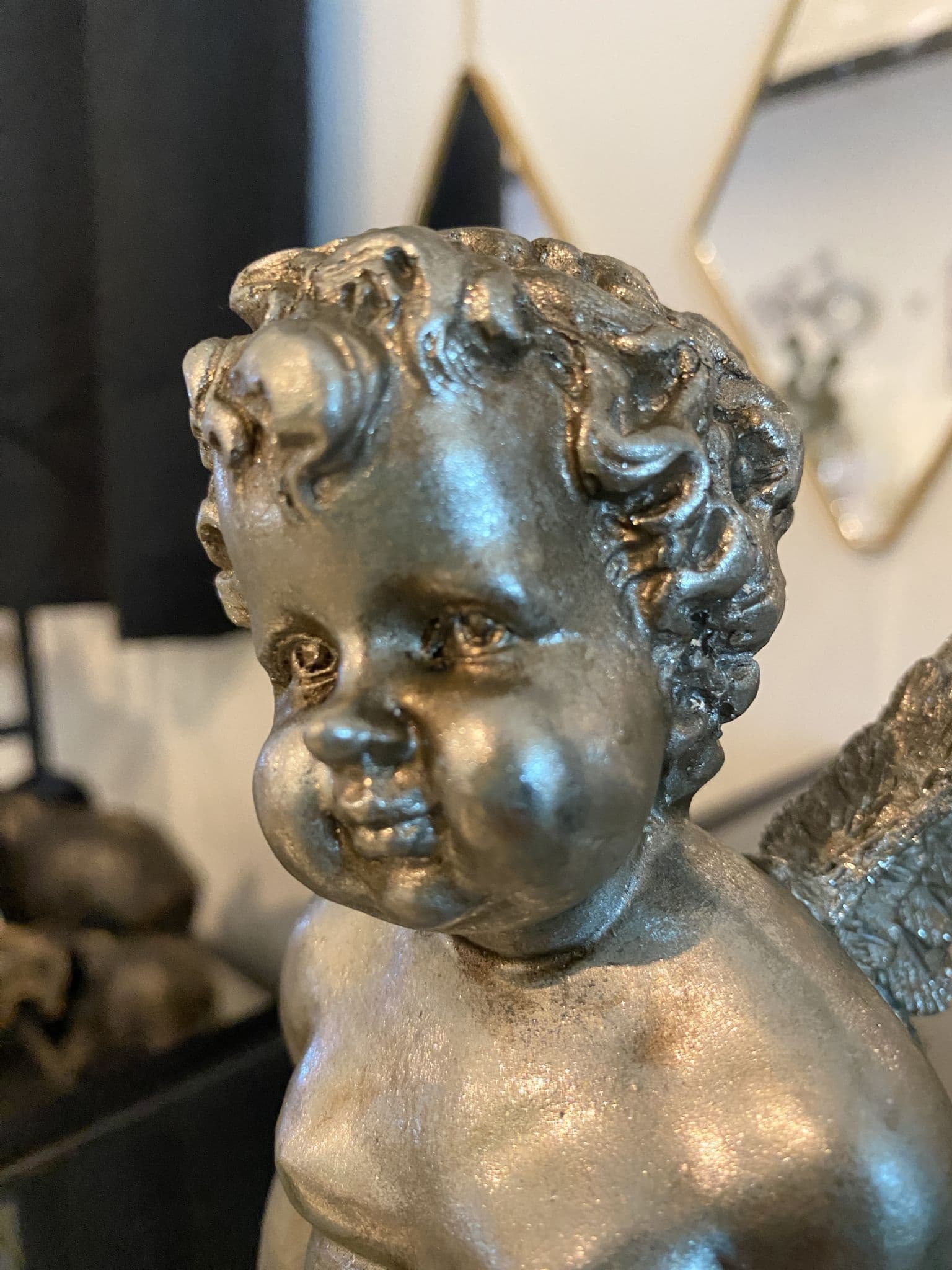9" Cherub Sitting