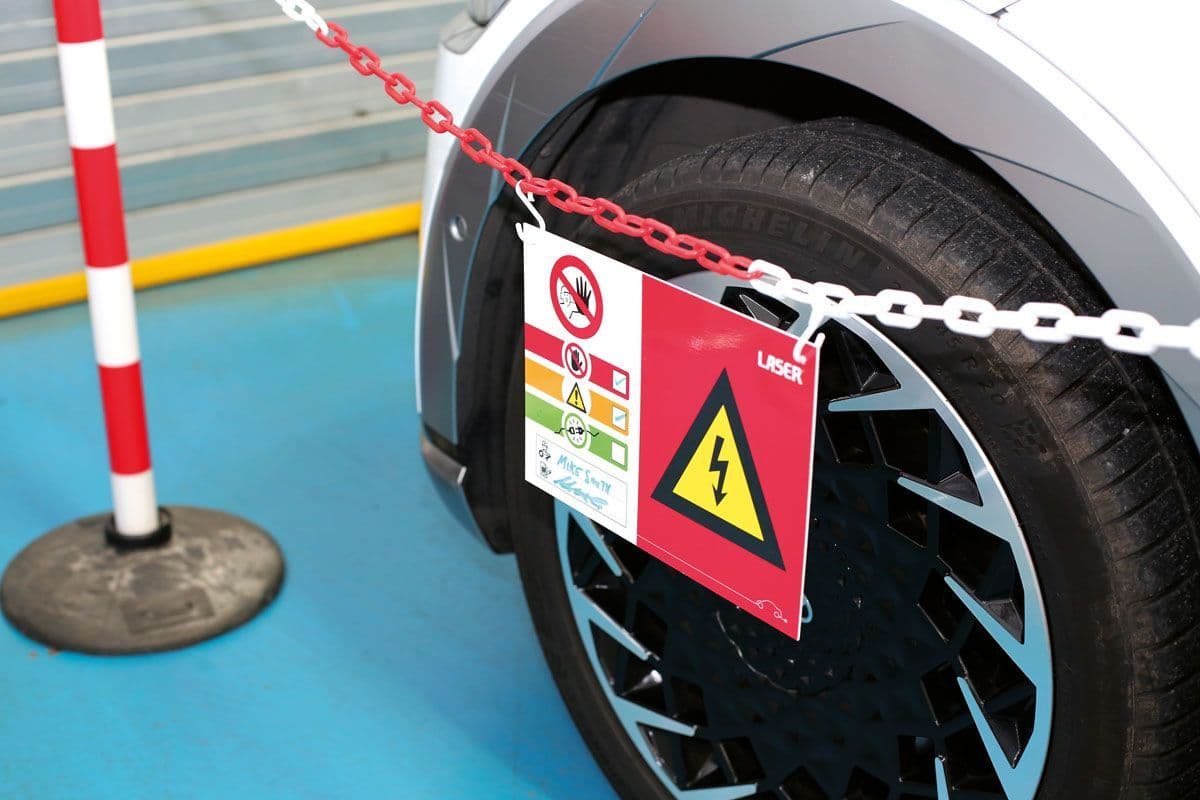 Laser 8462 Hybrid /EV Warning Signs 3pc