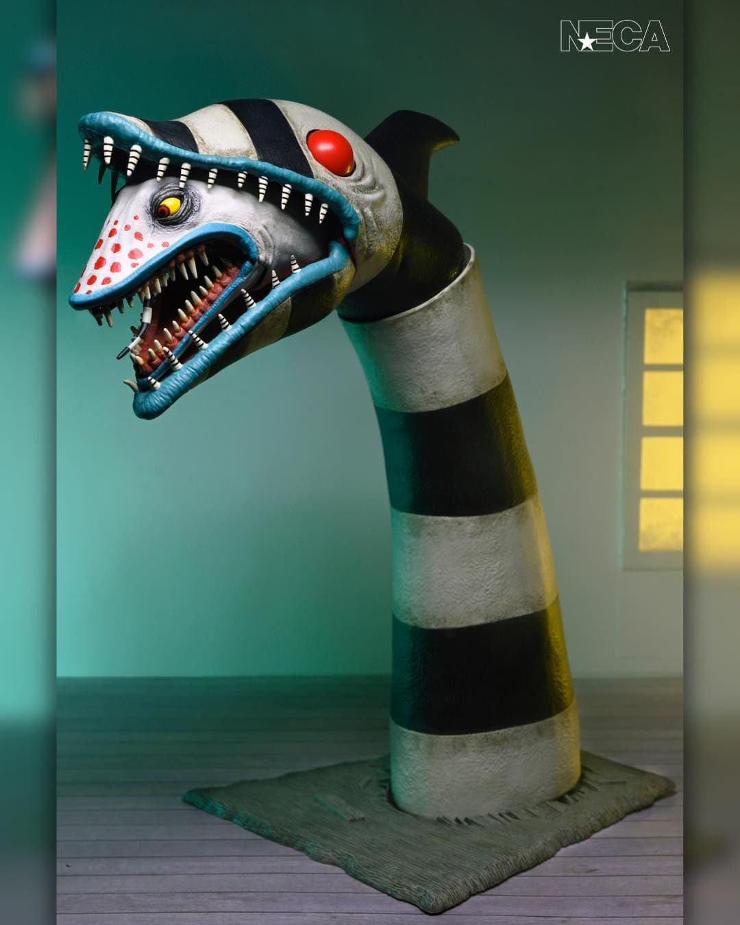 NECA Beetlejuice Beetlejuice Ultimate Matador Beetlejuice & Sandworm ...