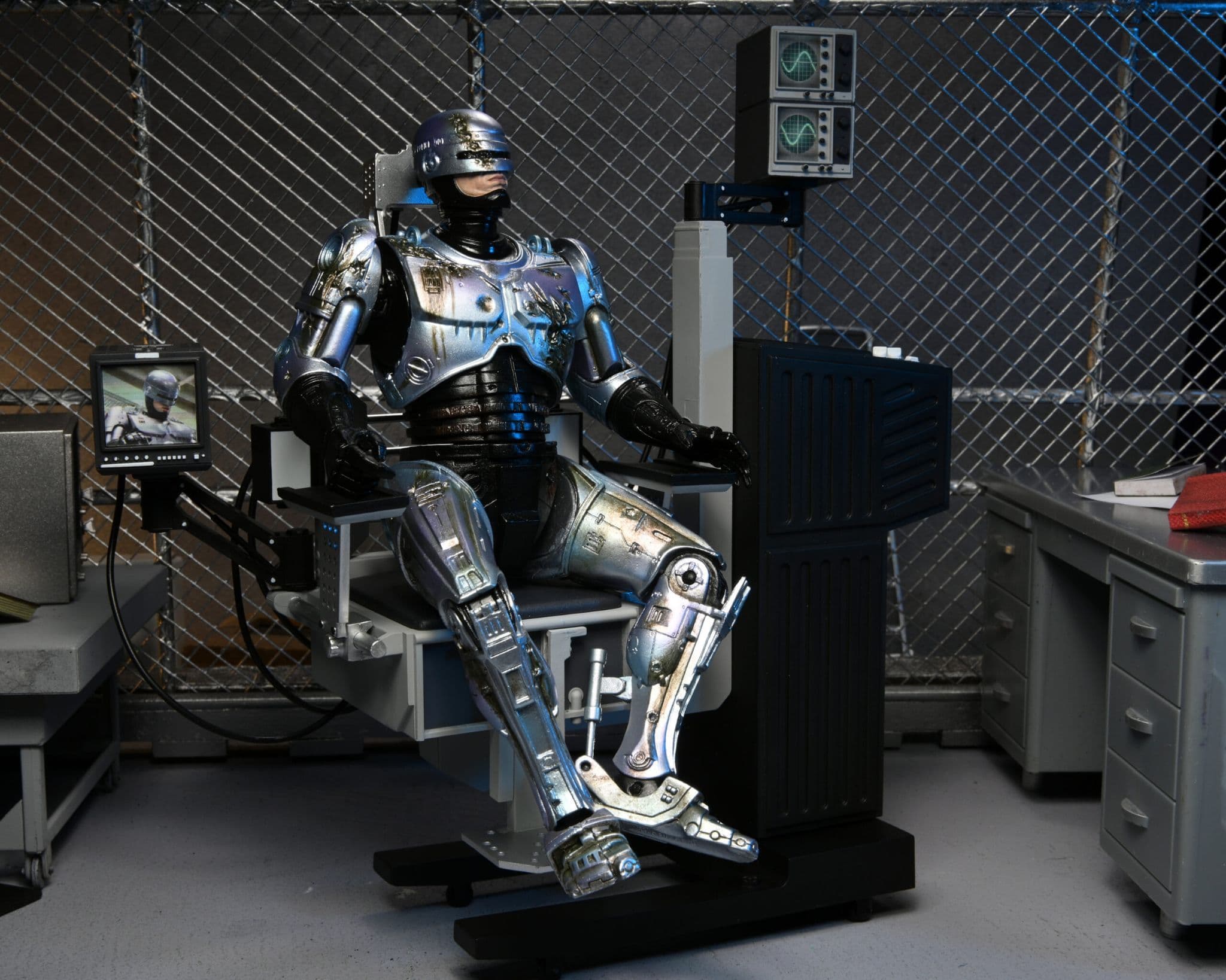NECA Robocop Ultimate Battle Damaged Robocop with Chair Action Figure ...