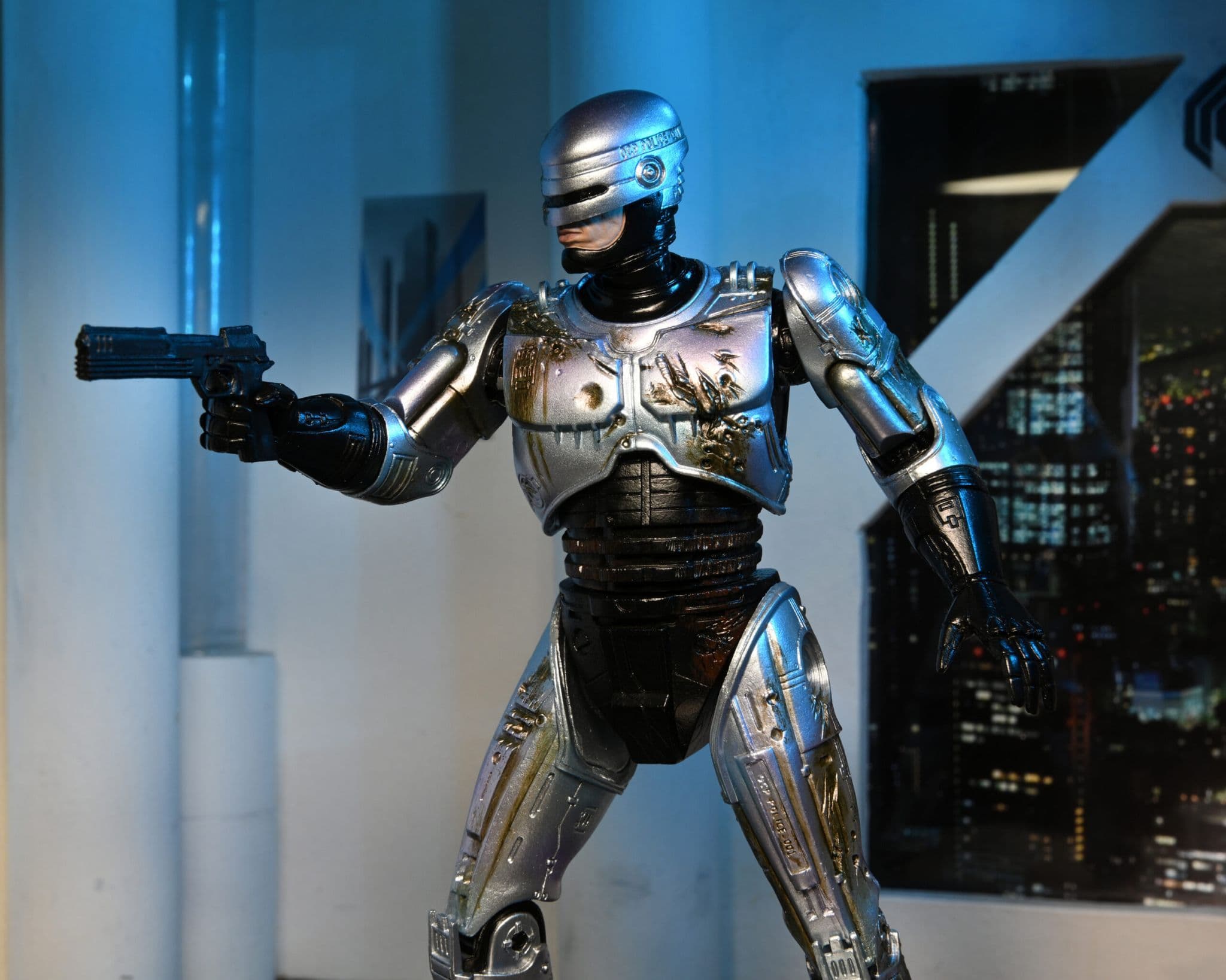 NECA Robocop Ultimate Battle Damaged Robocop with Chair Action Figure ...
