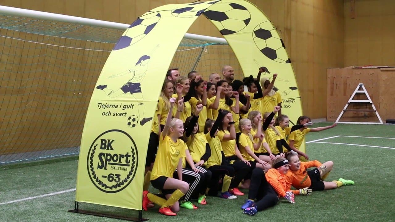 Bannerbow indoor event arch