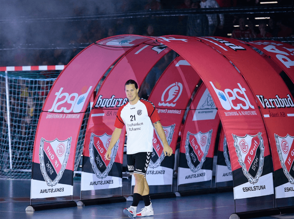 Bannerbow indoor event arch