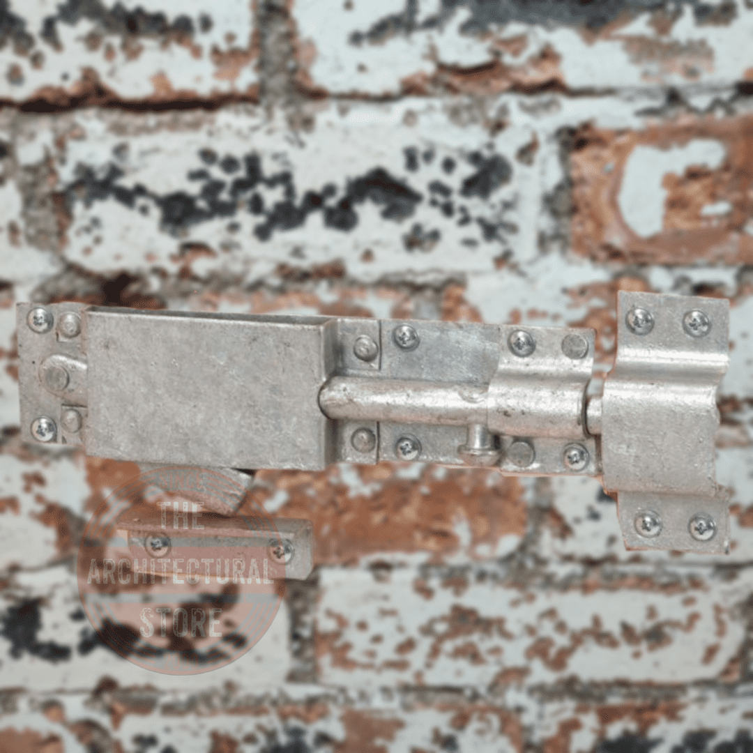 Automatic Locking Pig Bolt Prevents Animals Opening It