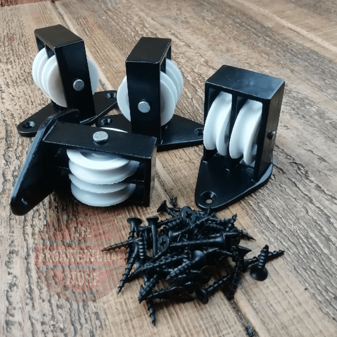 Black Double Upright Pulley Along The Plate