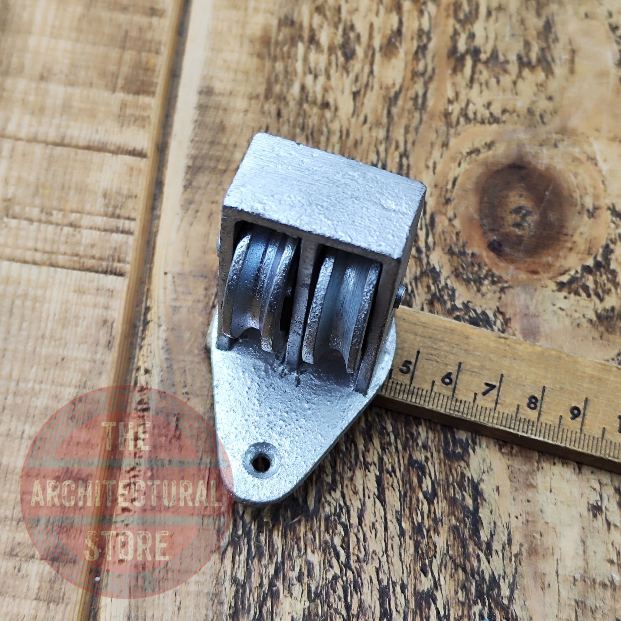 Galvanised Double Upright Pulley Along The Plate