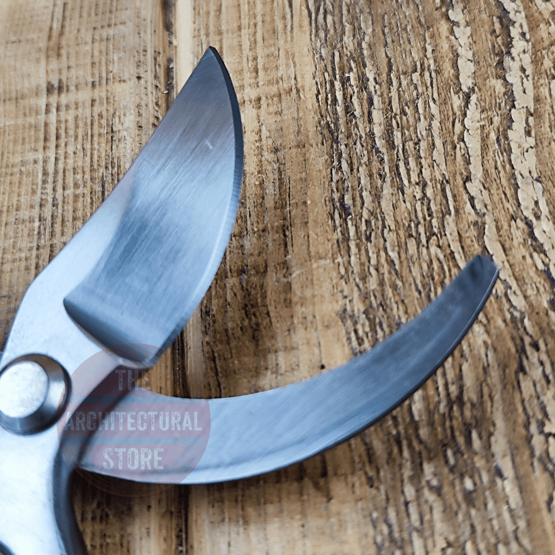 Wooden Handle Traditional Bypass Secateurs Erganomic Handle Spring Loaded