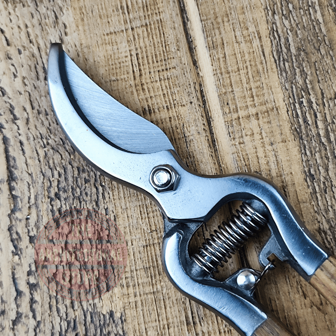 Wooden Handle Traditional Bypass Secateurs Erganomic Handle Spring Loaded
