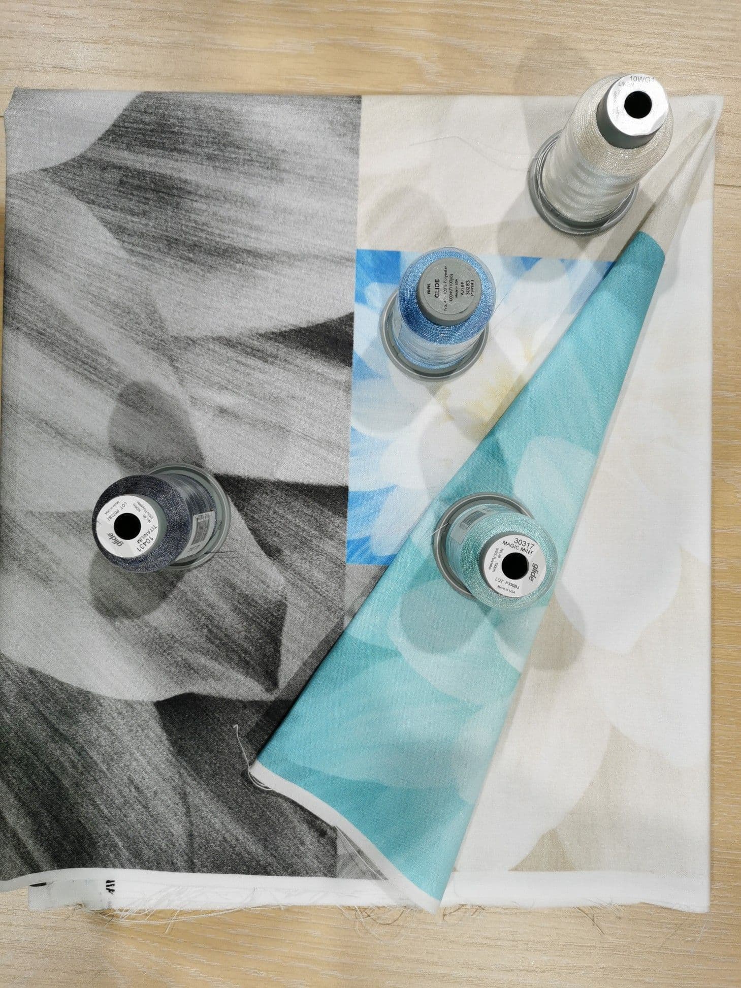 Onyx Dream Big Panel with Glide Thread Set 4x1000m