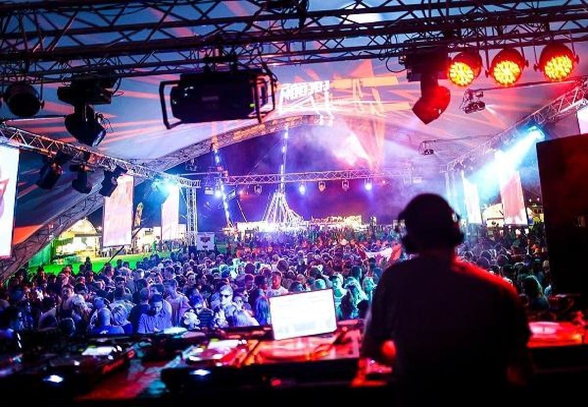 Complete Yearly Radio 1 Essential Mixes DJ-Sets Compilation 1993 - 1994