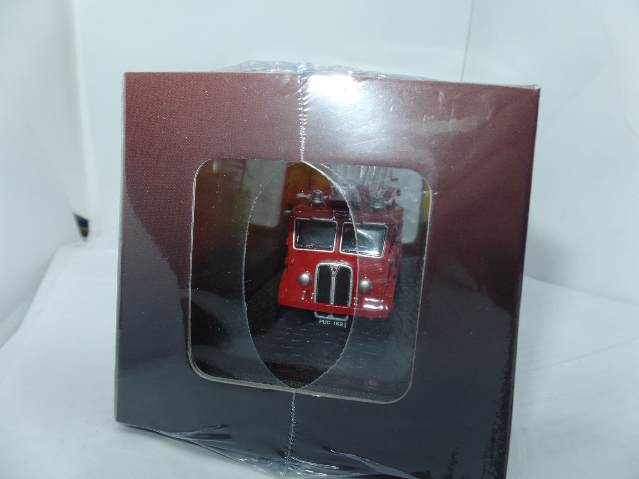 Atlas JW21 1/72 Scale Fire Engine AEC Regent III London Brigade