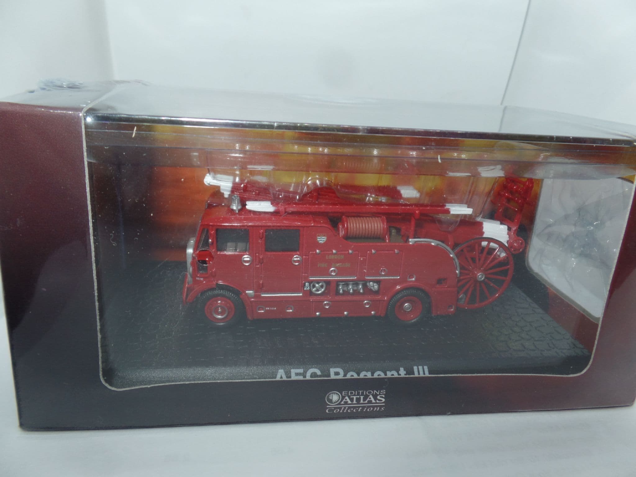 Atlas JW21 1/72 Scale Fire Engine AEC Regent III London Brigade