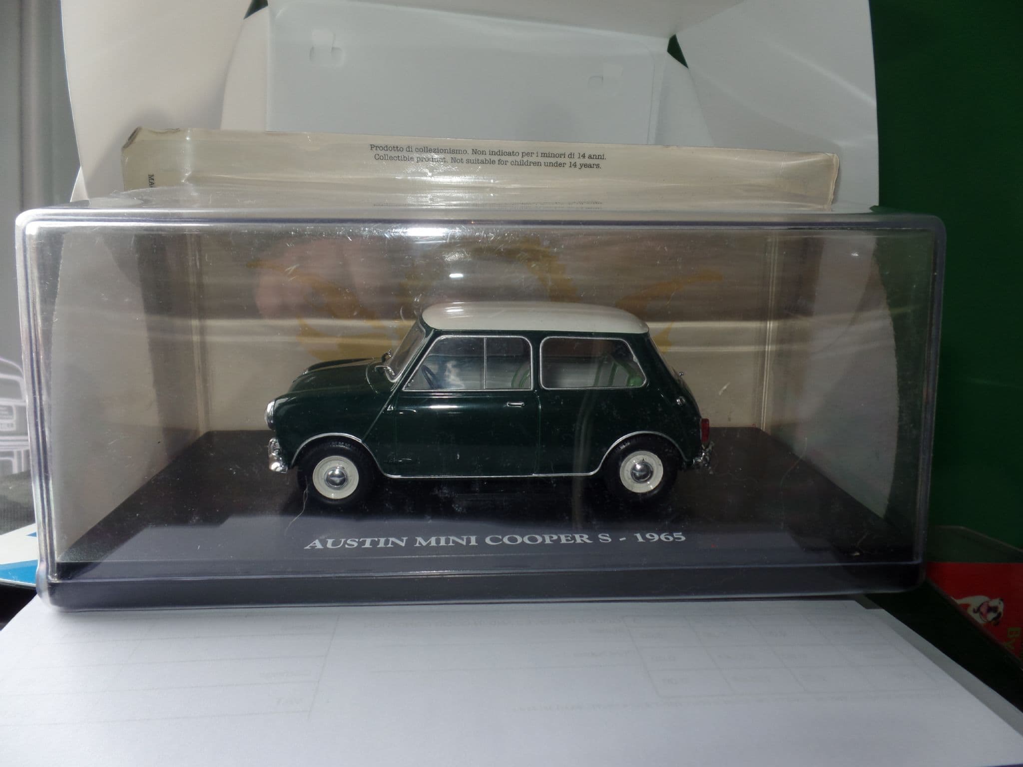 Atlas NX07 1/24 Scale Classic Austin Mini Cooper S 1965 Green White Roof