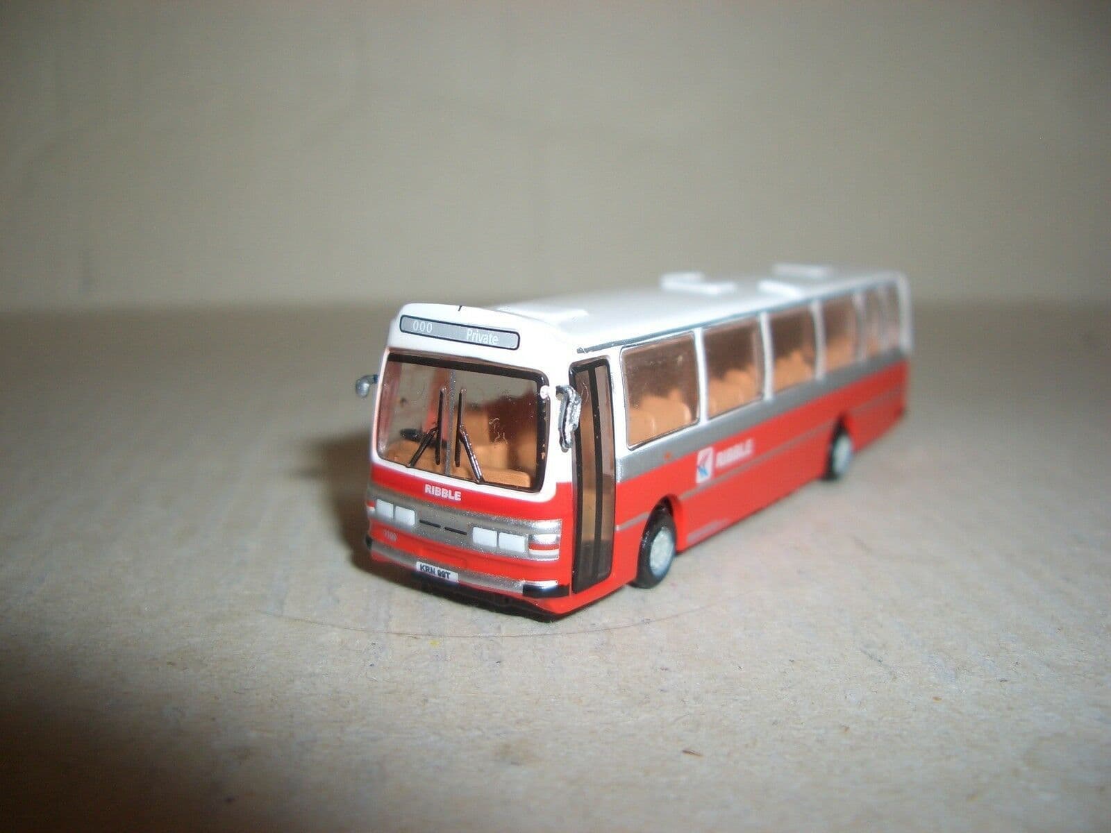 B T Models NB003 N Gauge Leyland Leopard Duple Dominant Coach Ribble NBC