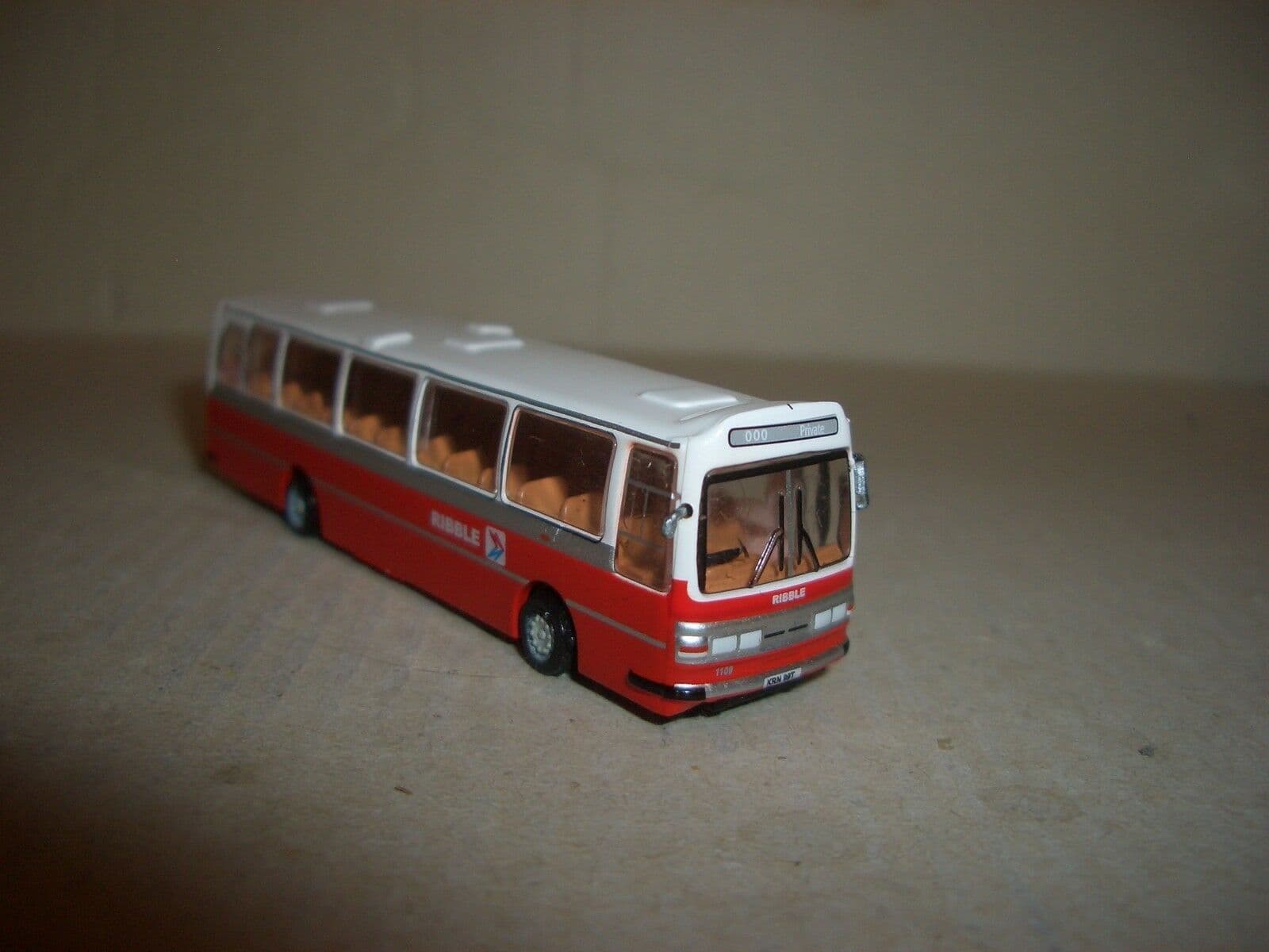B T Models NB003 N Gauge Leyland Leopard Duple Dominant Coach Ribble NBC