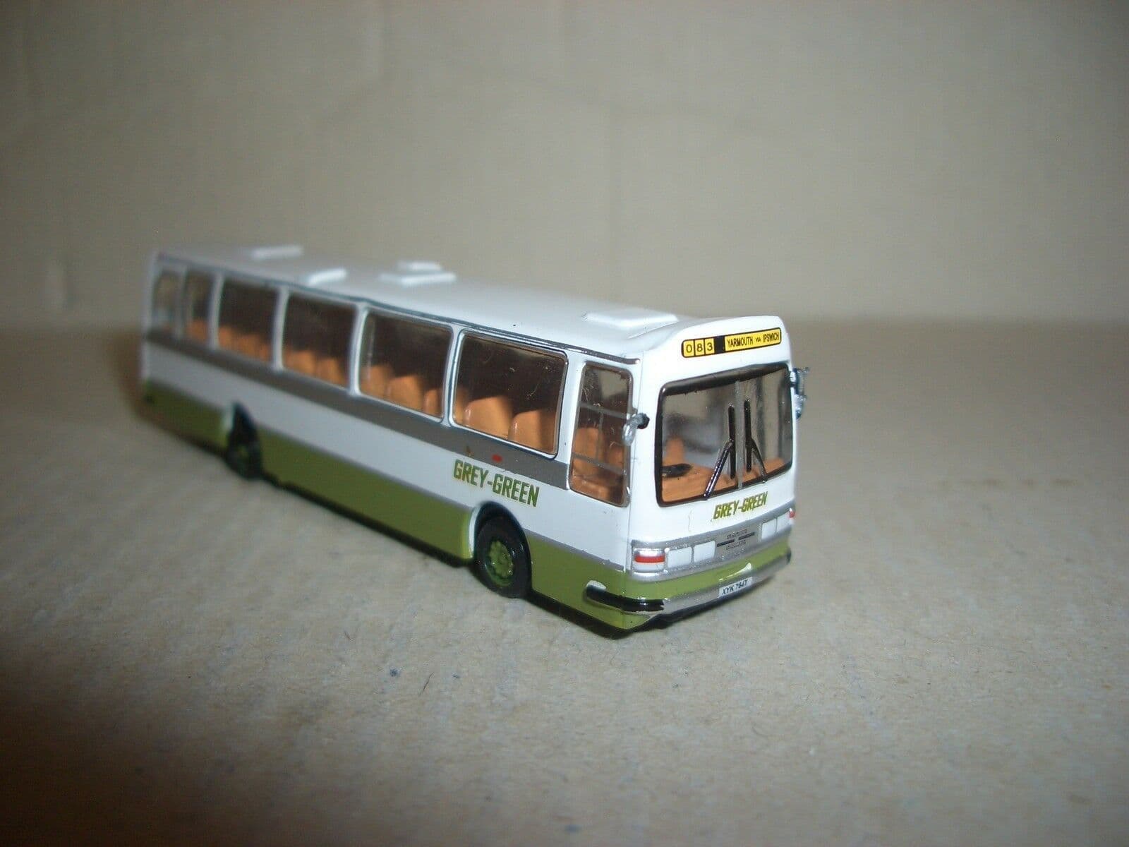 B T Models NB004 N Gauge Leyland Leopard Duple Dominant Coach Grey Green