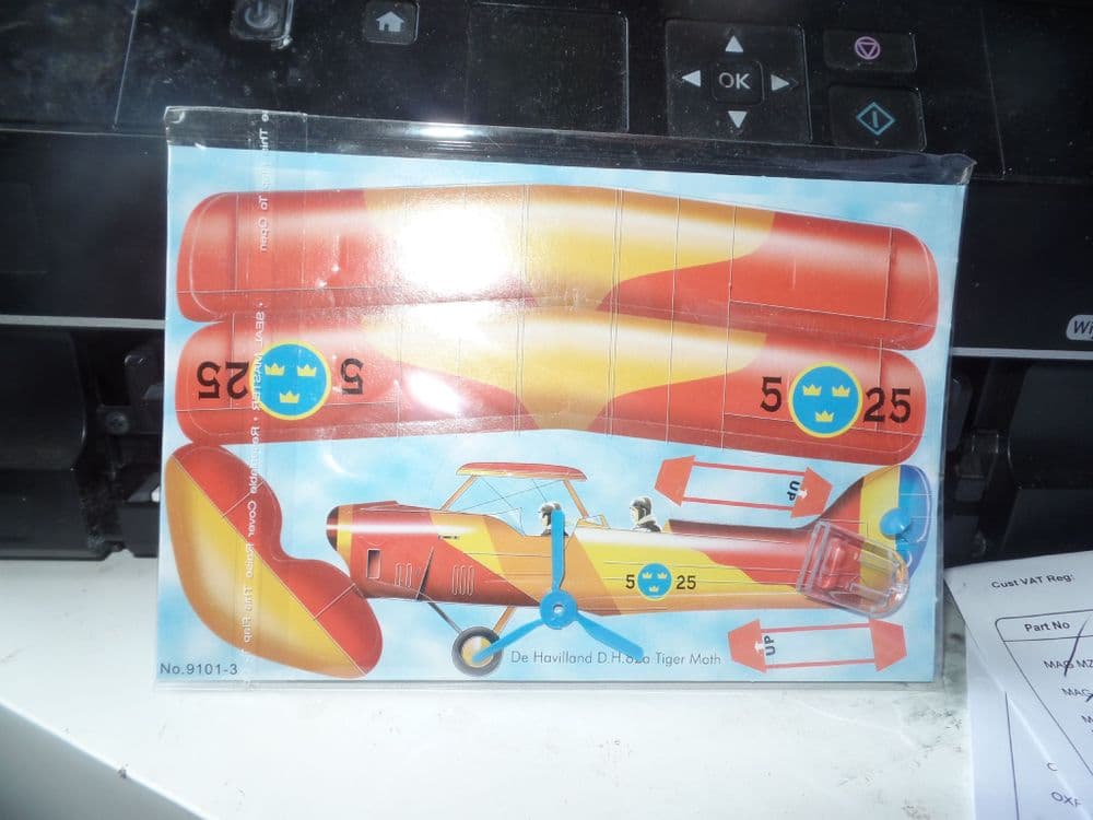 CM9101 De Havilland Tiger Moth WWI Biplane Foam Glider No 525