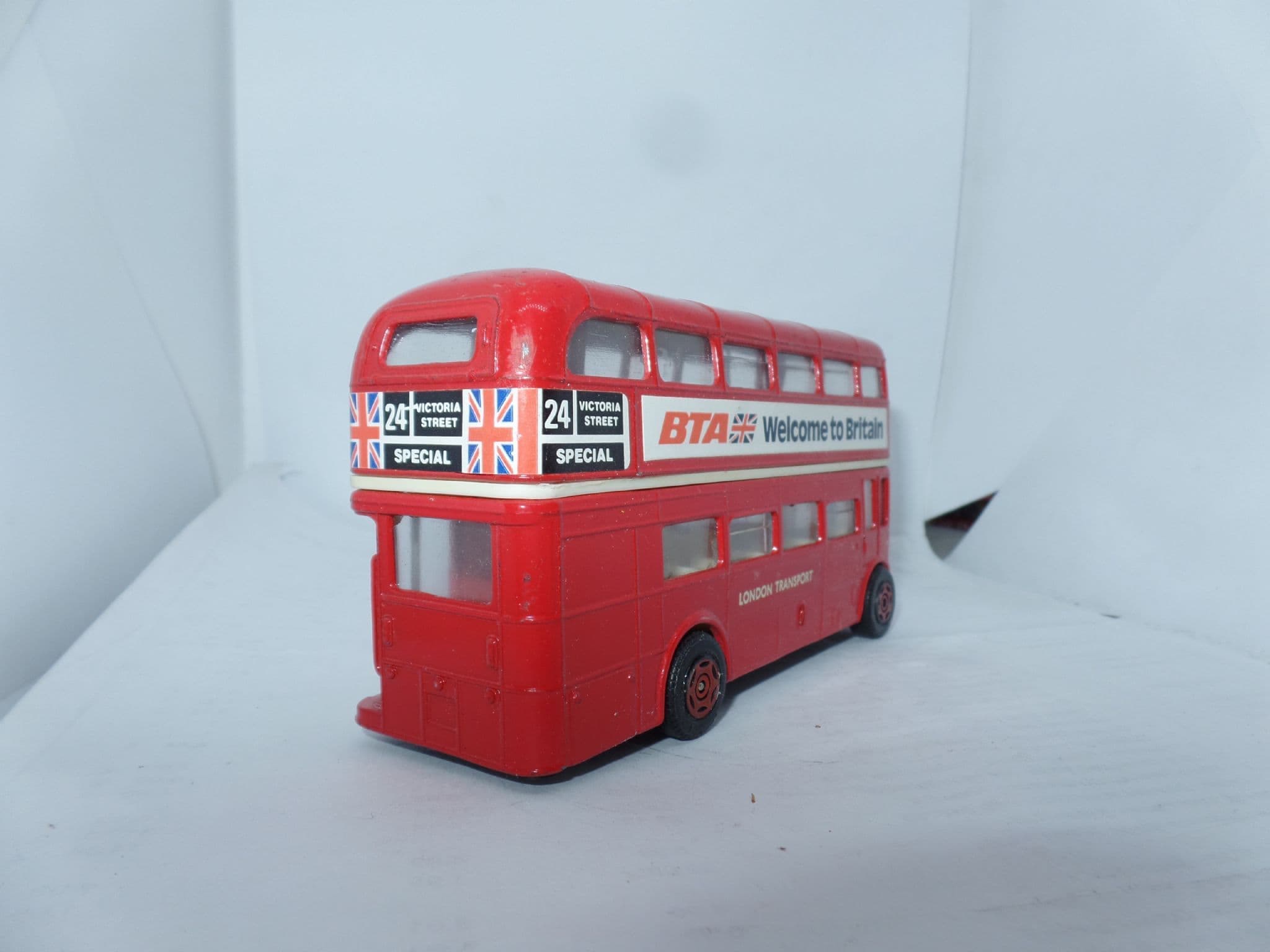 Corgi 469 1/64 London Transport Routemaster Bus BTA Welcome 24 Victoria UB