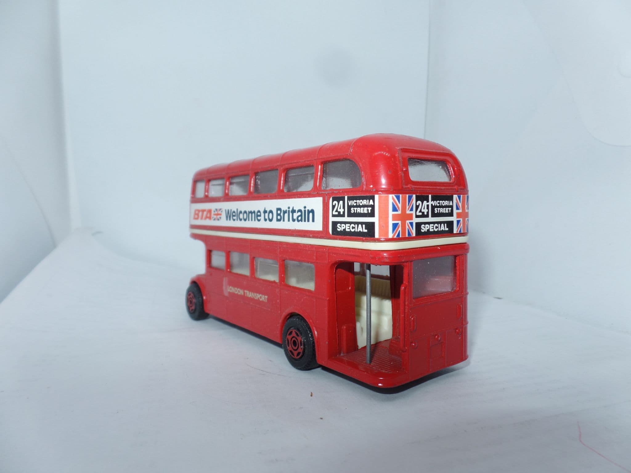 Corgi 469 1/64 London Transport Routemaster Bus BTA Welcome 24 Victoria UB