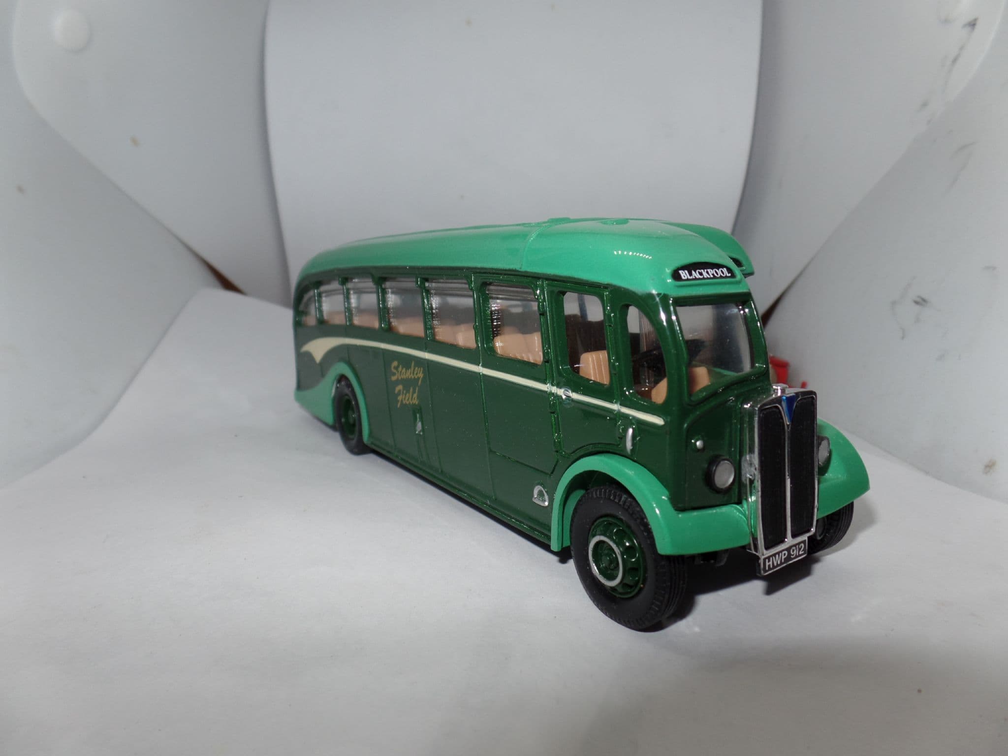 Corgi 97196 1/50 O Scale AEC Regal Coach Stanley Field Coaches ...