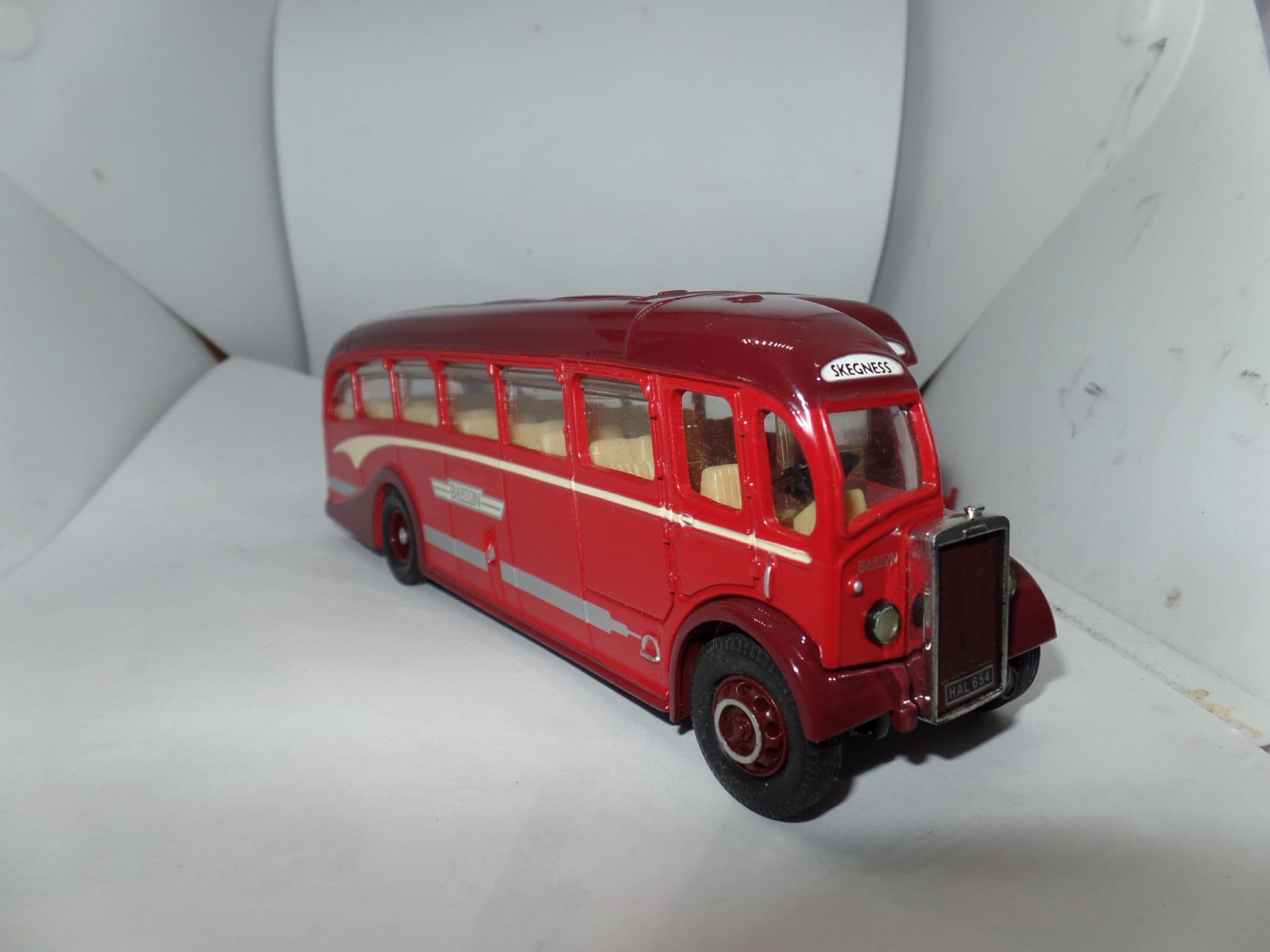 Corgi 97211 1/50 O Scale Leyland Tiger Coach Bartons Coaches Skegness MIMB